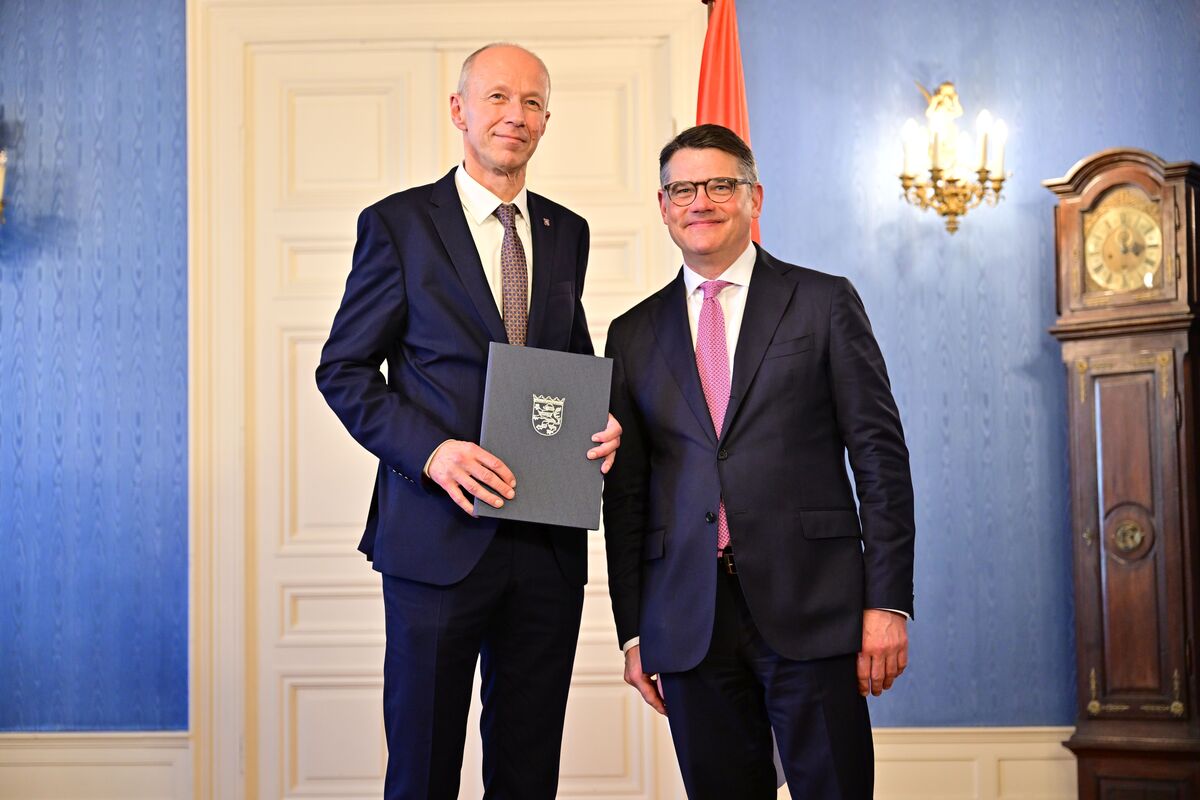 Alexander Lorz übergibt an Armin Schwarz | kultus.hessen.de